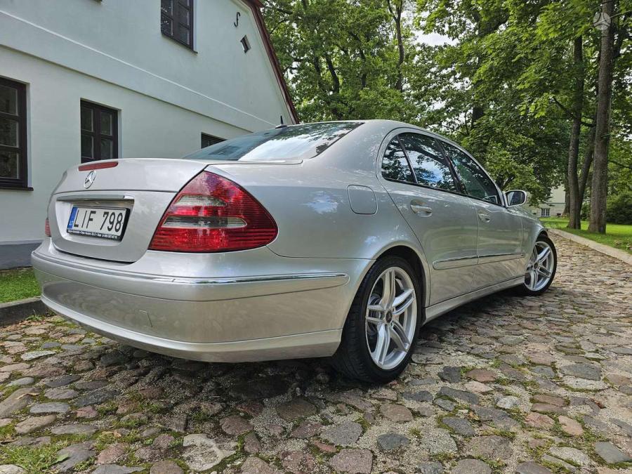Pelēks Mercedes-Benz E 320 2004 Kauņa, ar dzinēja tilpumu 3.20 L un nobraukumu 322 tūkst. km par 4150 €, foto 4 vietnē AUTOMOTO.COM.LV