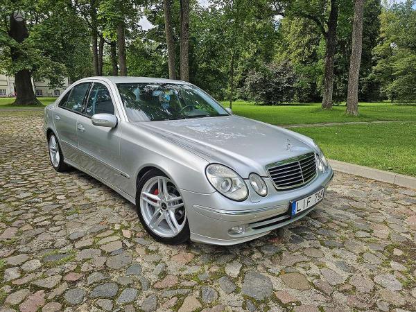 Grey Mercedes-Benz E 320 2004 in Kaunas, with an engine capacity of 3.20 L and mileage of 322 thousand km for 4150 €, photo 5 on AUTOMOTO.COM.LV