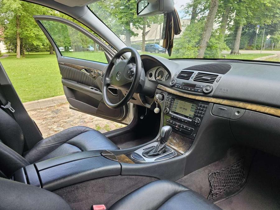 Pelēks Mercedes-Benz E 320 2004 Kauņa, ar dzinēja tilpumu 3.20 L un nobraukumu 322 tūkst. km par 4150 €, foto 19 vietnē AUTOMOTO.COM.LV