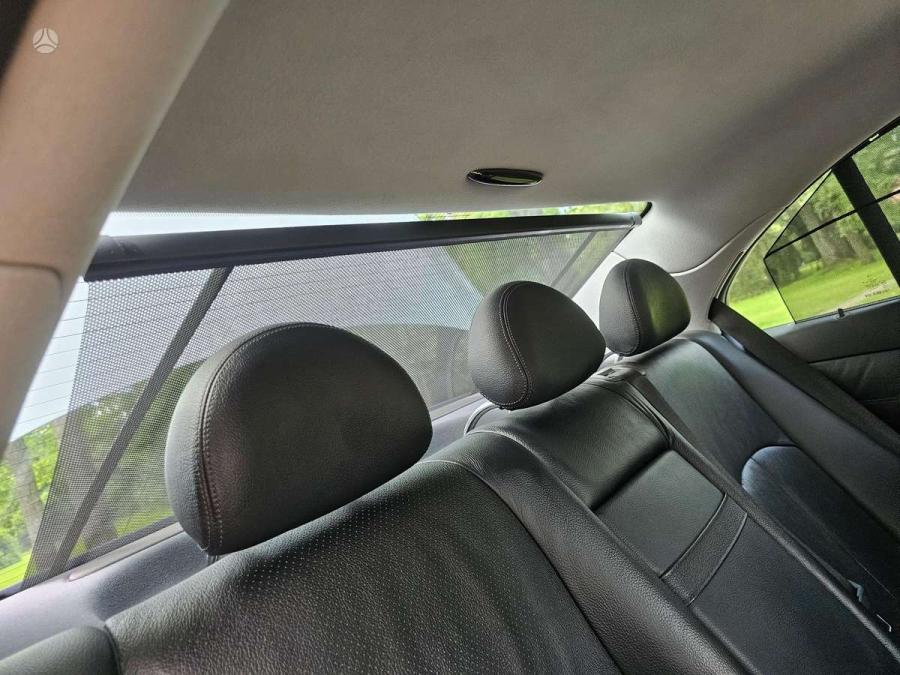 Pelēks Mercedes-Benz E 320 2004 Kauņa, ar dzinēja tilpumu 3.20 L un nobraukumu 322 tūkst. km par 4150 €, foto 23 vietnē AUTOMOTO.COM.LV