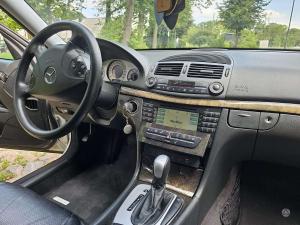 Pelēks Mercedes-Benz E 320 2004 Kauņa, ar dzinēja tilpumu 3.20 L un nobraukumu 322 tūkst. km par 4150 €, foto 24 vietnē AUTOMOTO.COM.LV