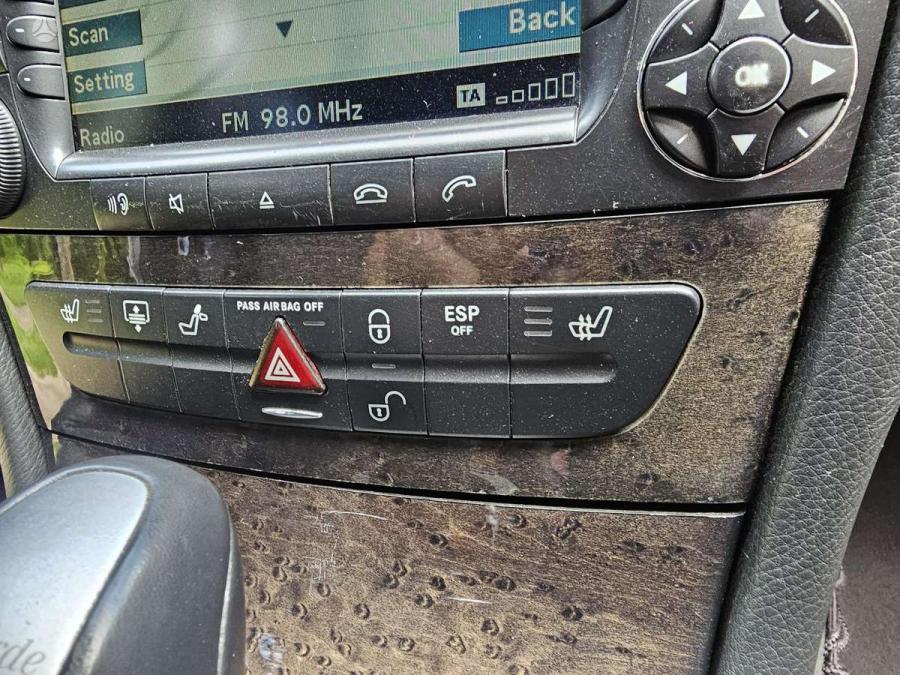 Pelēks Mercedes-Benz E 320 2004 Kauņa, ar dzinēja tilpumu 3.20 L un nobraukumu 322 tūkst. km par 4150 €, foto 27 vietnē AUTOMOTO.COM.LV