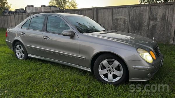 Серый Мерседес Е 320 2004 в Елгава, объемом двигателя 3.20 л и пробегом 391 тыс. км за 3400 €, фото 3 на AUTOMOTO.COM.LV