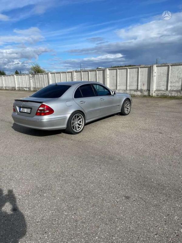 Мерседес Е 320 2004 в Мажейкяй на AUTOMOTO.COM.LV Серый Мерседес Е 320 2004 в Мажейкяй, объемом двигателя 3.22 л и пробегом 360 тыс. км за 3550 €, фото 6 на AUTOMOTO.COM.LV