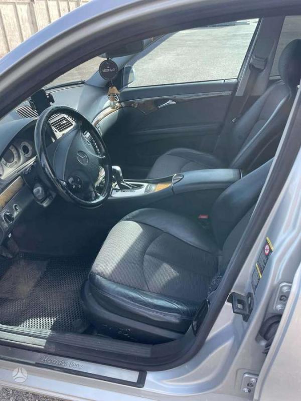 Мерседес Е 320 2004 в Мажейкяй на AUTOMOTO.COM.LV Серый Мерседес Е 320 2004 в Мажейкяй, объемом двигателя 3.22 л и пробегом 360 тыс. км за 3550 €, фото 9 на AUTOMOTO.COM.LV