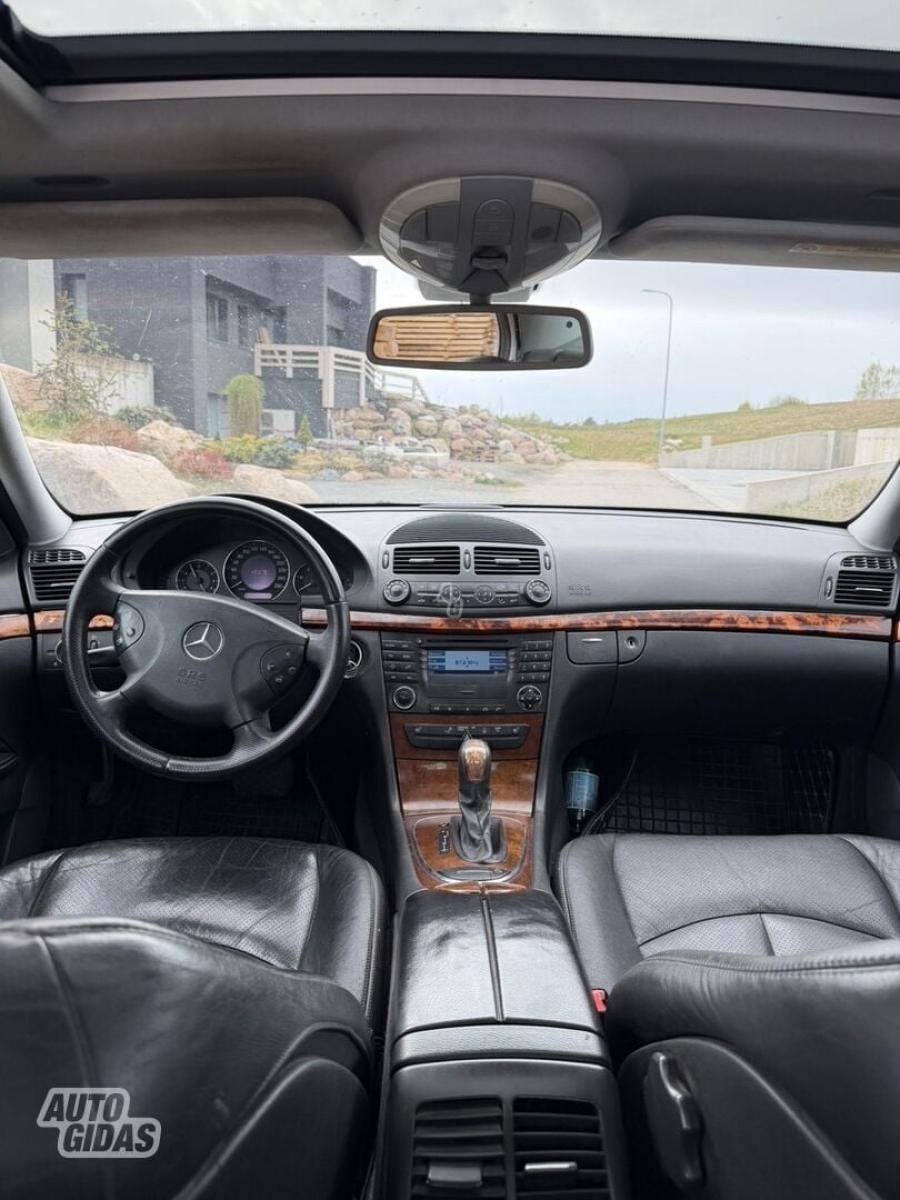Pelēks Mercedes-Benz E 320 2004 Viļņa, ar dzinēja tilpumu 3.20 L un nobraukumu 500 tūkst. km par 1600 €, foto 6 vietnē AUTOMOTO.COM.LV