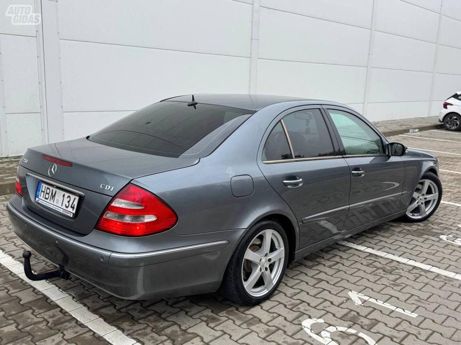 Grey Mercedes-Benz E 320 2005 in Kaunas, with an engine capacity of 3.20 L and mileage of 5 thousand km for 2350 €, photo 4 on AUTOMOTO.COM.LV