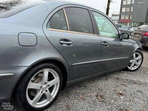 Grey Mercedes-Benz E 320 2005 in Kaunas, with an engine capacity of 3.20 L and mileage of 5 thousand km for 2350 €, photo 10 on AUTOMOTO.COM.LV