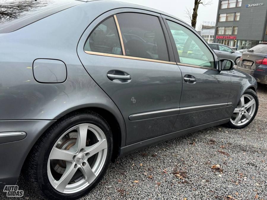 Grey Mercedes-Benz E 320 2005 in Kaunas, with an engine capacity of 3.20 L and mileage of 5 thousand km for 2350 €, photo 10 on AUTOMOTO.COM.LV