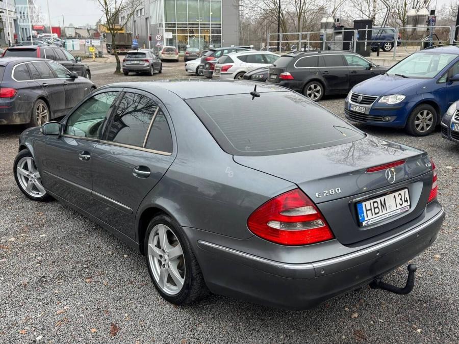 Grey Mercedes-Benz E 320 2005 in Kaunas, with an engine capacity of 3.20 L and mileage of 5 thousand km for 2350 €, photo 12 on AUTOMOTO.COM.LV