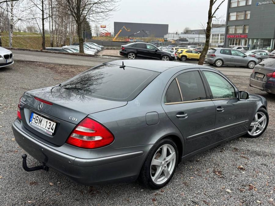 Pelēks Mercedes-Benz E 320 2005 Kauņa, ar dzinēja tilpumu 3.20 L un nobraukumu 563 tūkst. km par 2250 €, foto 2 vietnē AUTOMOTO.COM.LV