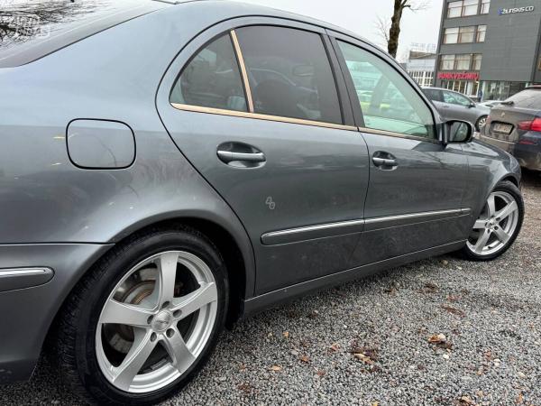 Pelēks Mercedes-Benz E 320 2005 Kauņa, ar dzinēja tilpumu 3.20 L un nobraukumu 563 tūkst. km par 2250 €, foto 6 vietnē AUTOMOTO.COM.LV