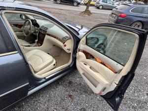 Pelēks Mercedes-Benz E 320 2005 Kauņa, ar dzinēja tilpumu 3.20 L un nobraukumu 563 tūkst. km par 2250 €, foto 12 vietnē AUTOMOTO.COM.LV