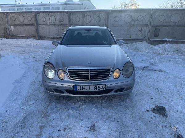 Grey Mercedes-Benz E 320 2005 in Kaunas, with an engine capacity of 3.22 L and mileage of 300 thousand km for 1500 €, photo 2 on AUTOMOTO.COM.LV