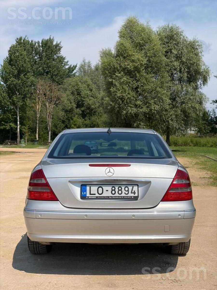 Grey Mercedes-Benz E 320 2005 in Riga, with an engine capacity of 3.20 L and mileage of 373 thousand km for 4300 €, photo 3 on AUTOMOTO.COM.LV