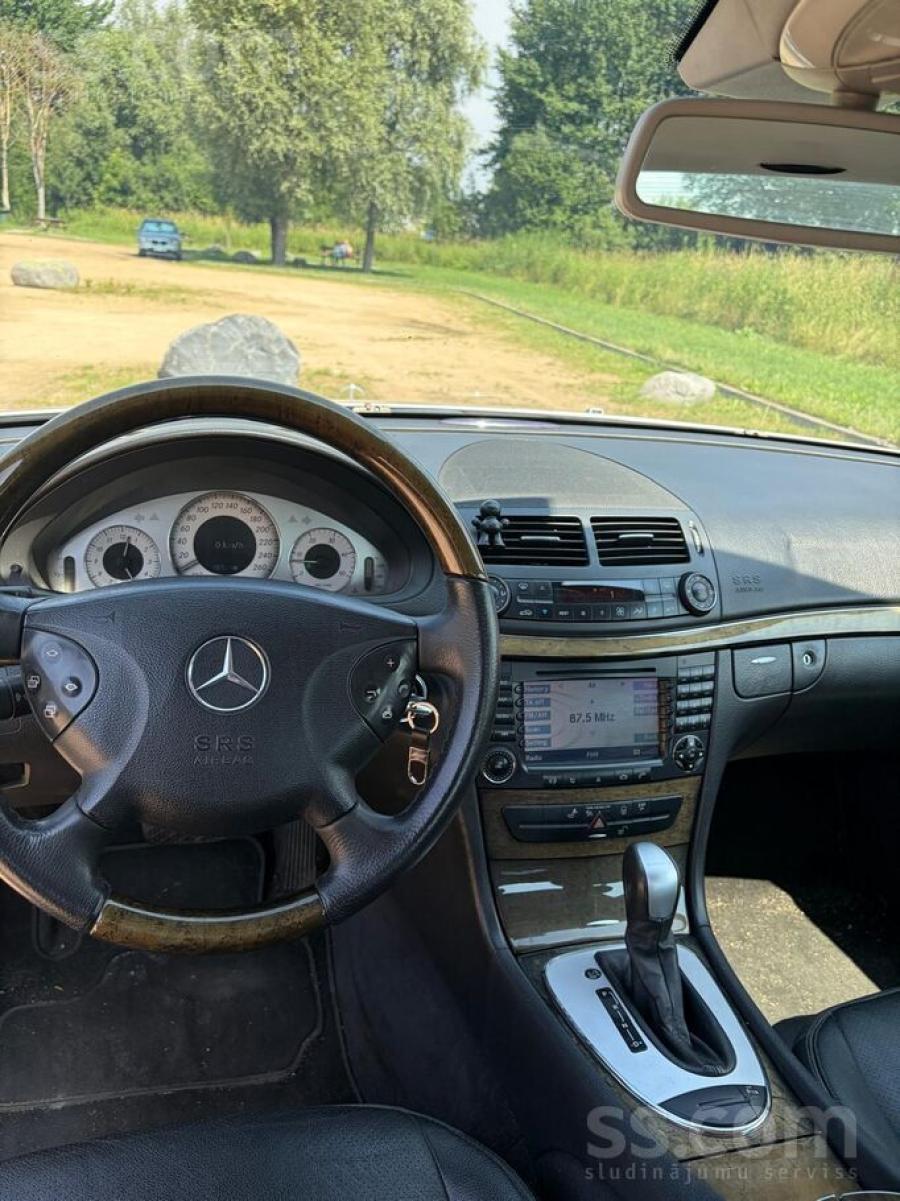 Grey Mercedes-Benz E 320 2005 in Riga, with an engine capacity of 3.20 L and mileage of 373 thousand km for 4300 €, photo 6 on AUTOMOTO.COM.LV