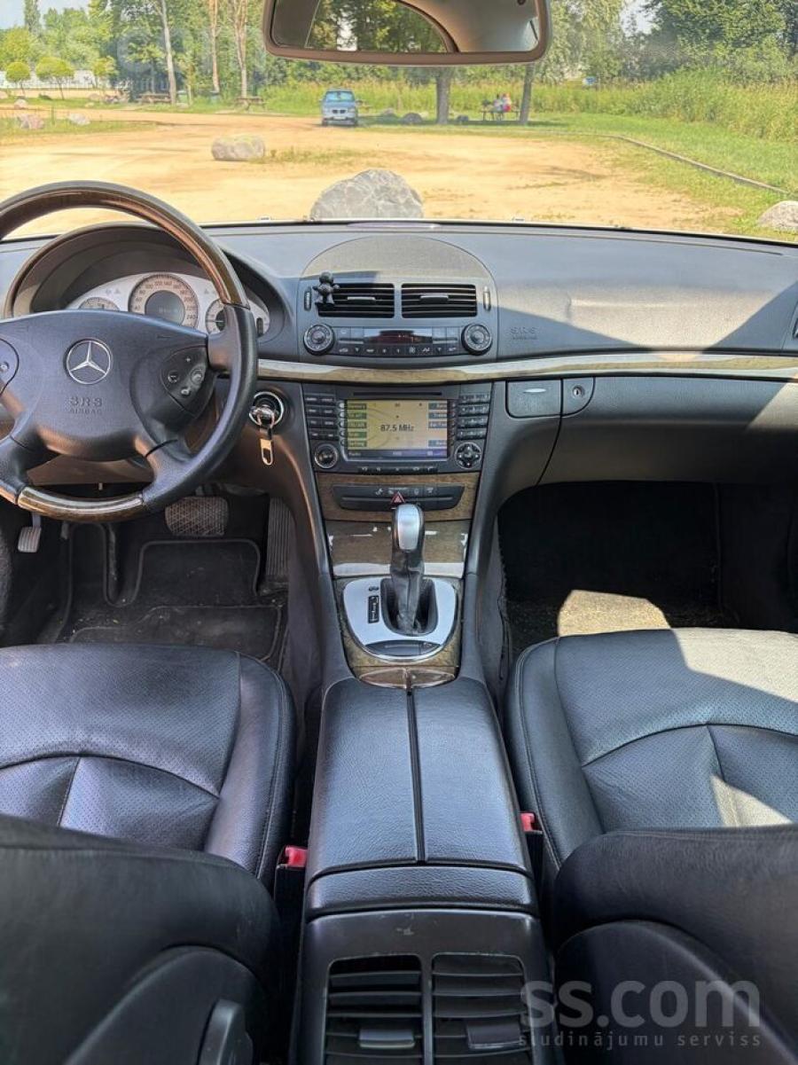 Grey Mercedes-Benz E 320 2005 in Riga, with an engine capacity of 3.20 L and mileage of 373 thousand km for 4300 €, photo 7 on AUTOMOTO.COM.LV