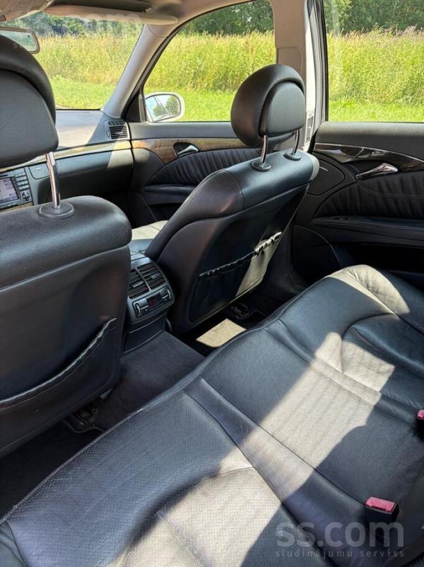 Grey Mercedes-Benz E 320 2005 in Riga, with an engine capacity of 3.20 L and mileage of 373 thousand km for 4300 €, photo 7 on AUTOMOTO.COM.LV