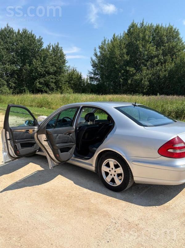 Grey Mercedes-Benz E 320 2005 in Riga, with an engine capacity of 3.20 L and mileage of 373 thousand km for 4300 €, photo 8 on AUTOMOTO.COM.LV