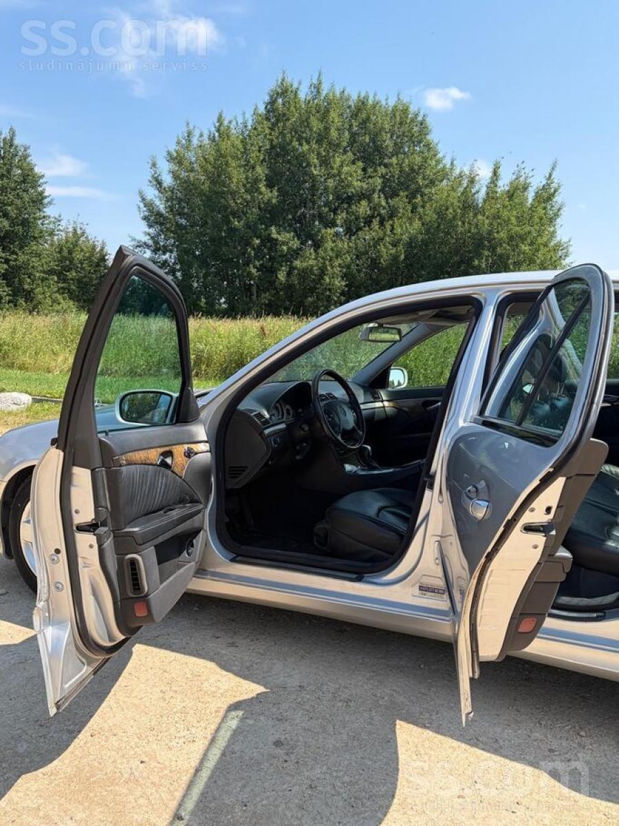 Grey Mercedes-Benz E 320 2005 in Riga, with an engine capacity of 3.20 L and mileage of 373 thousand km for 4300 €, photo 10 on AUTOMOTO.COM.LV