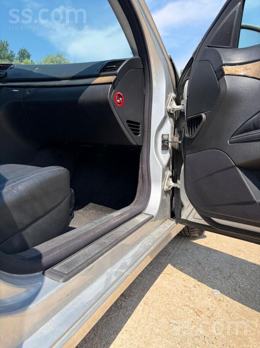 Grey Mercedes-Benz E 320 2005 in Riga, with an engine capacity of 3.20 L and mileage of 373 thousand km for 4300 €, photo 14 on AUTOMOTO.COM.LV