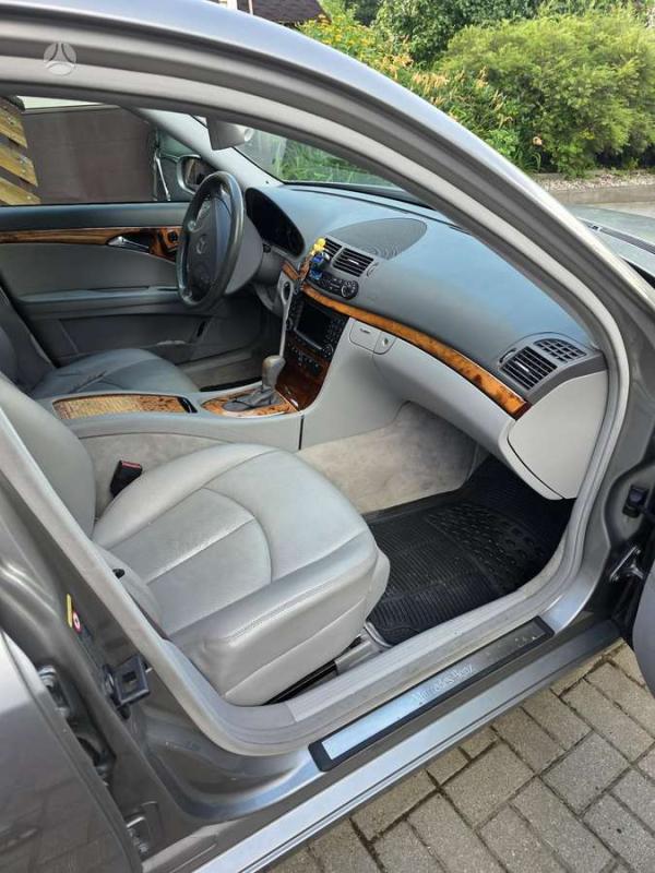 Pelēks Mercedes-Benz E 320 2005 Marijampole, ar dzinēja tilpumu 3.20 L un nobraukumu 162 tūkst. km par 2800 €, foto 7 vietnē AUTOMOTO.COM.LV