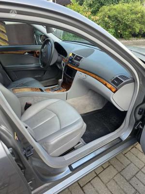 Grey Mercedes-Benz E 320 2005 in Marijampole, with an engine capacity of 3.20 L and mileage of 162 thousand km for 2800 €, photo 8 on AUTOMOTO.COM.LV