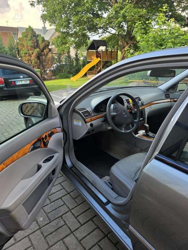 Pelēks Mercedes-Benz E 320 2005 Marijampole, ar dzinēja tilpumu 3.20 L un nobraukumu 162 tūkst. km par 2800 €, foto 10 vietnē AUTOMOTO.COM.LV