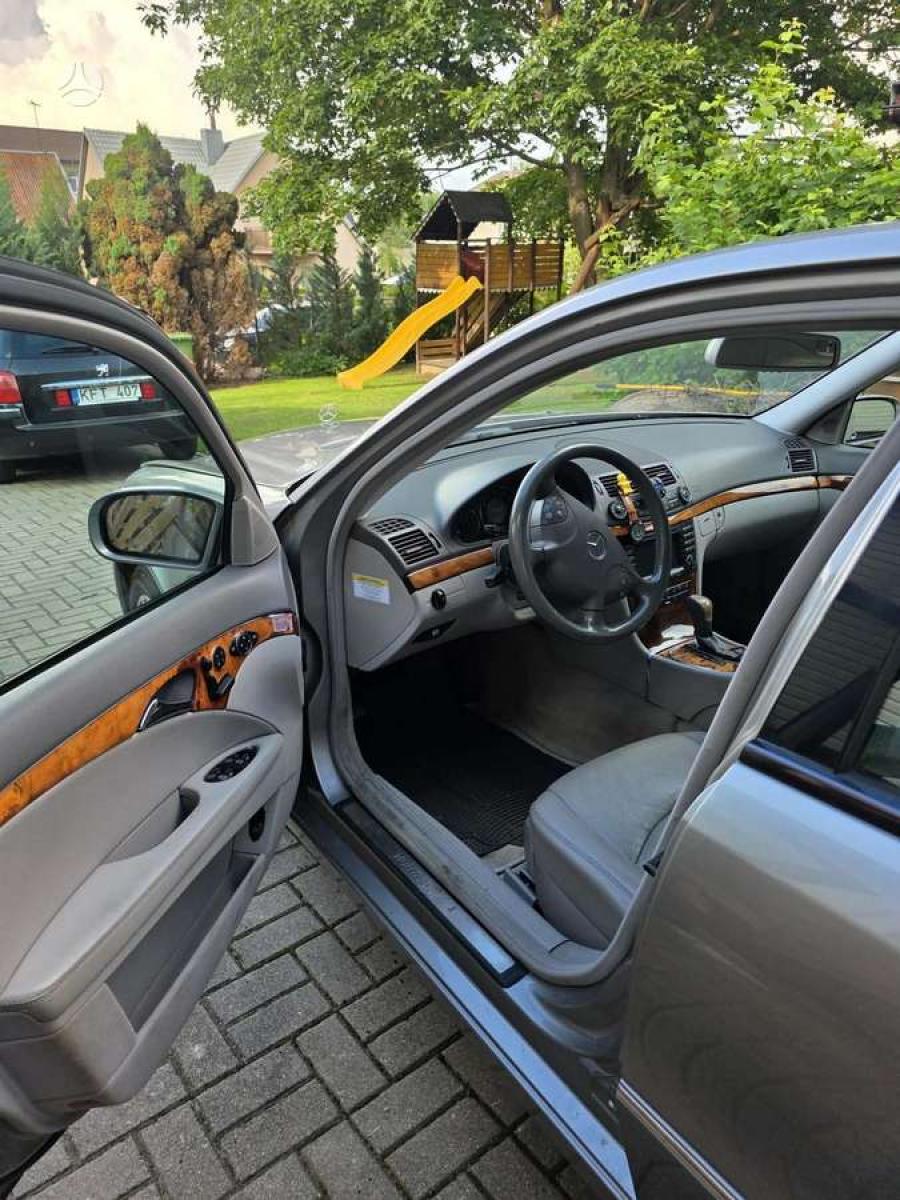 Grey Mercedes-Benz E 320 2005 in Marijampole, with an engine capacity of 3.20 L and mileage of 162 thousand km for 2800 €, photo 11 on AUTOMOTO.COM.LV
