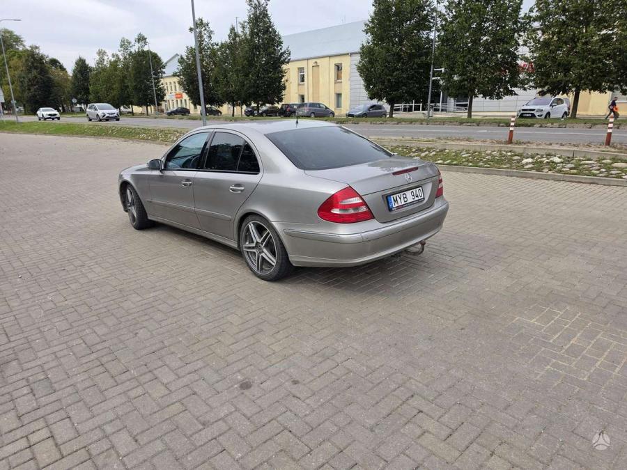 Серый Мерседес Е 320 2005 в Аникщяй, объемом двигателя 3.22 л и пробегом 375 тыс. км за 3500 €, фото 3 на AUTOMOTO.COM.LV