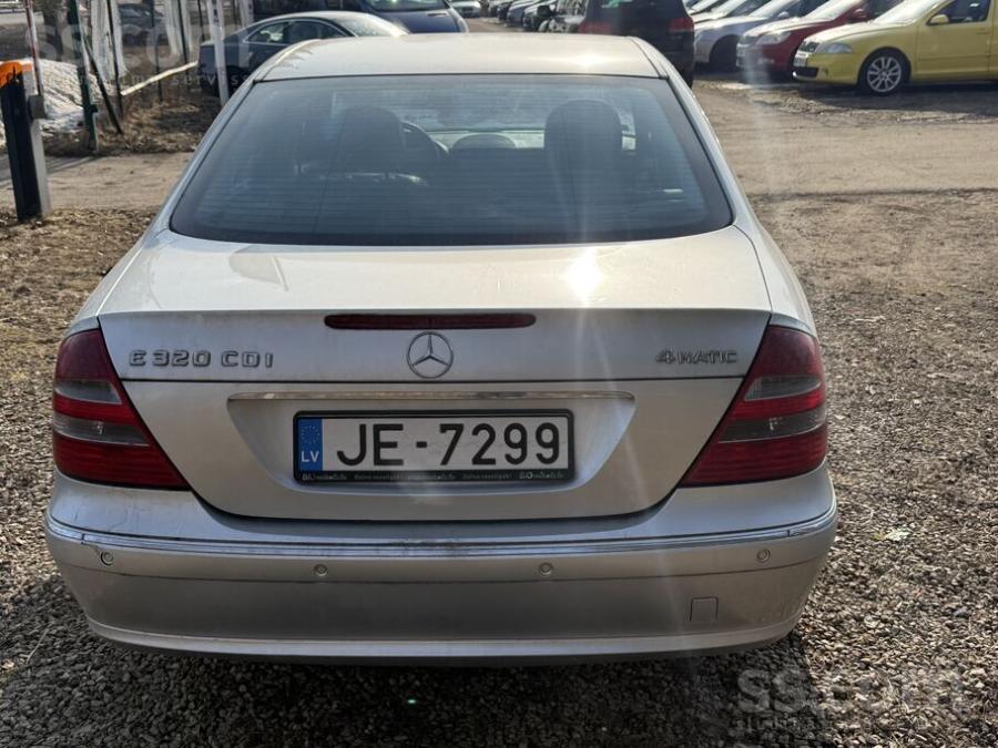 Pelēks Mercedes-Benz E 320 2006 Rīga, ar dzinēja tilpumu 3.00 L un nobraukumu 360 tūkst. km par 1500 €, foto 5 vietnē AUTOMOTO.COM.LV