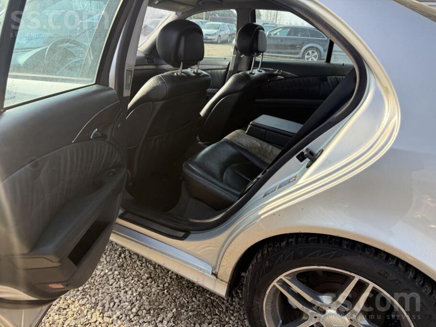 Pelēks Mercedes-Benz E 320 2006 Rīga, ar dzinēja tilpumu 3.00 L un nobraukumu 360 tūkst. km par 1500 €, foto 6 vietnē AUTOMOTO.COM.LV