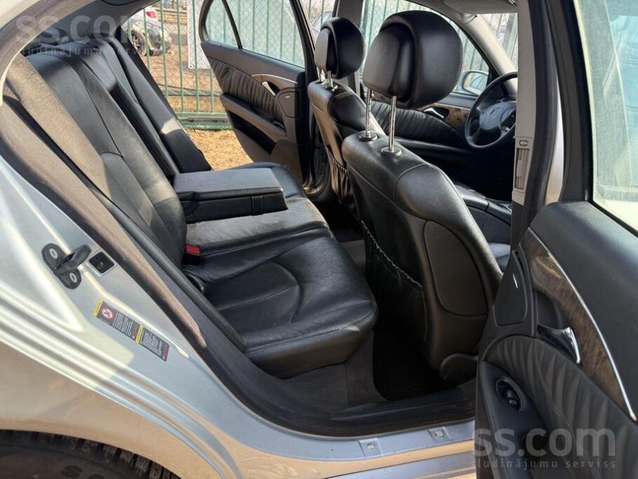 Pelēks Mercedes-Benz E 320 2006 Rīga, ar dzinēja tilpumu 3.00 L un nobraukumu 360 tūkst. km par 1500 €, foto 8 vietnē AUTOMOTO.COM.LV