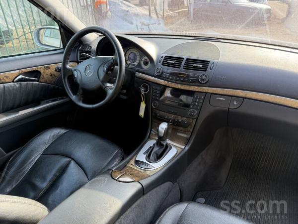 Grey Mercedes-Benz E 320 2006 in Riga, with an engine capacity of 3.00 L and mileage of 360 thousand km for 1500 €, photo 10 on AUTOMOTO.COM.LV