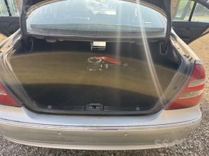Pelēks Mercedes-Benz E 320 2006 Rīga, ar dzinēja tilpumu 3.00 L un nobraukumu 360 tūkst. km par 1500 €, foto 13 vietnē AUTOMOTO.COM.LV