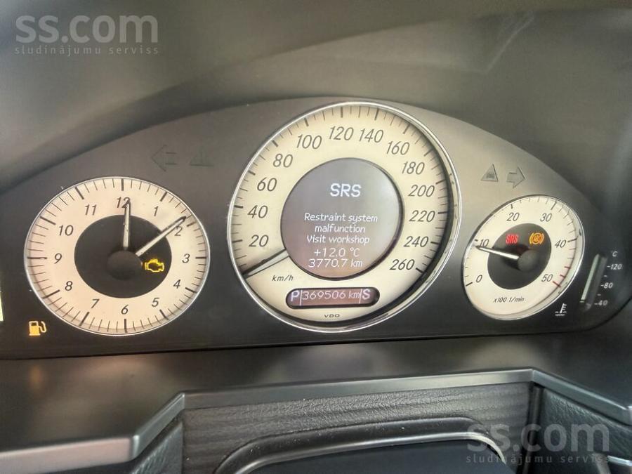 Pelēks Mercedes-Benz E 320 2006 Rīga, ar dzinēja tilpumu 3.00 L un nobraukumu 360 tūkst. km par 1500 €, foto 14 vietnē AUTOMOTO.COM.LV