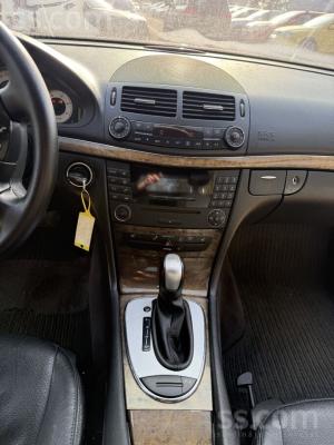 Pelēks Mercedes-Benz E 320 2006 Rīga, ar dzinēja tilpumu 3.00 L un nobraukumu 360 tūkst. km par 1500 €, foto 15 vietnē AUTOMOTO.COM.LV