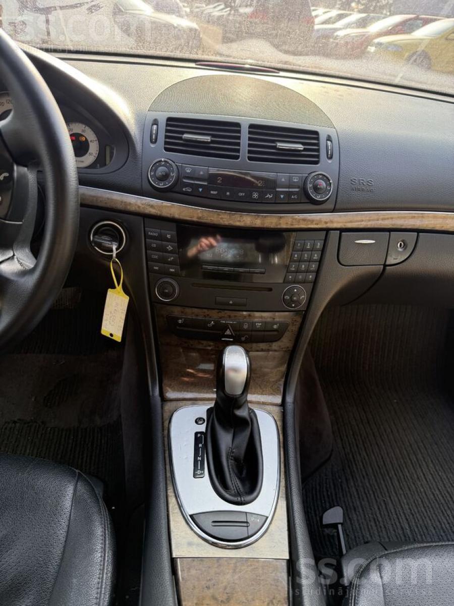 Pelēks Mercedes-Benz E 320 2006 Rīga, ar dzinēja tilpumu 3.00 L un nobraukumu 360 tūkst. km par 1500 €, foto 15 vietnē AUTOMOTO.COM.LV