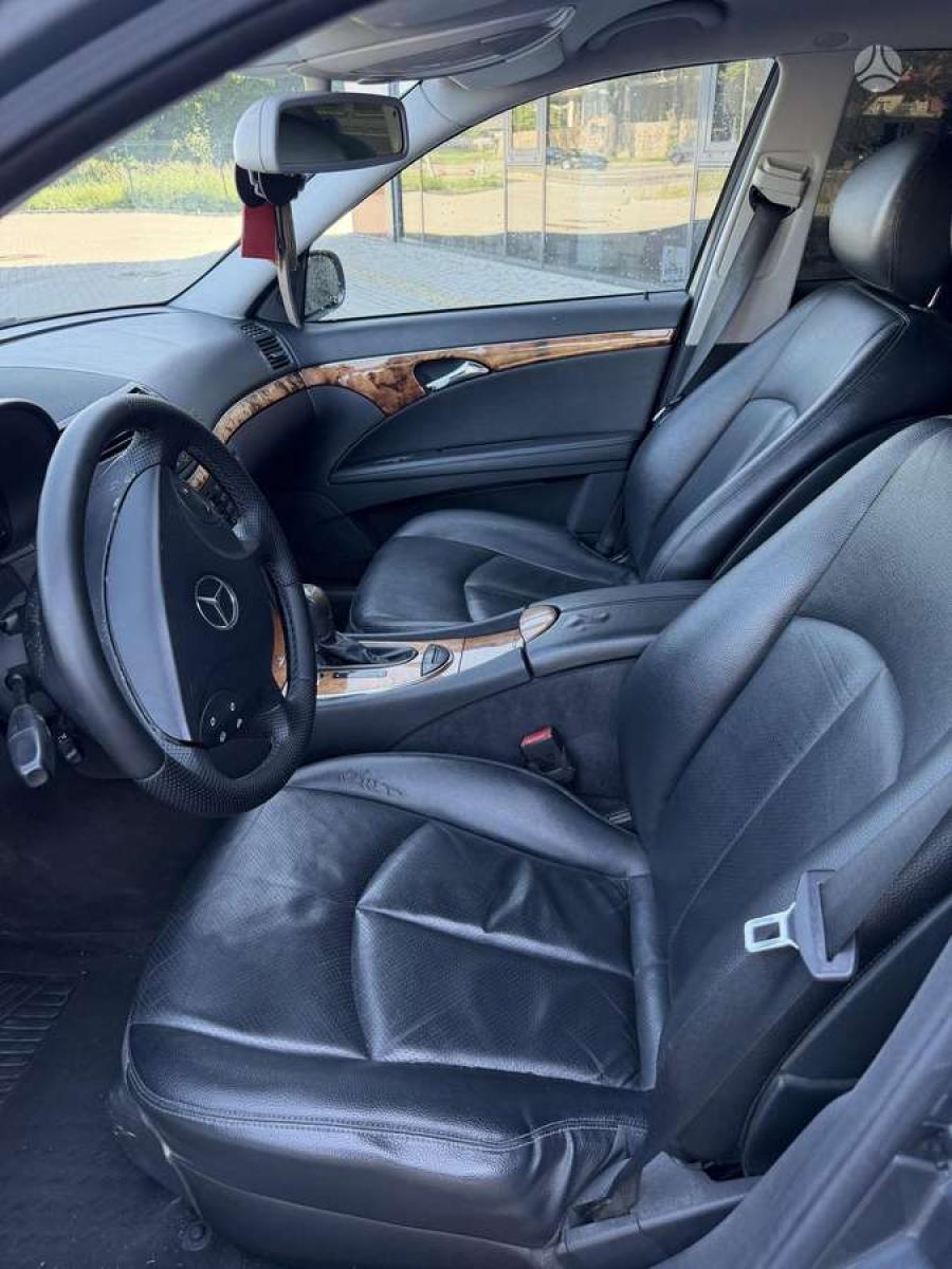 Grey Mercedes-Benz E 320 2006 in Klaipeda, with an engine capacity of 2.99 L and mileage of 379 thousand km for 2600 €, photo 9 on AUTOMOTO.COM.LV