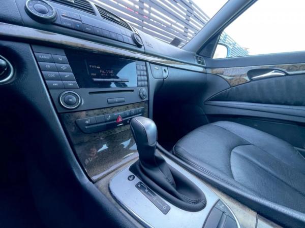 Grey Mercedes-Benz E 320 2006 in Riga, with an engine capacity of 3.00 L and mileage of 0 thousand km for 4000 €, photo 10 on AUTOMOTO.COM.LV