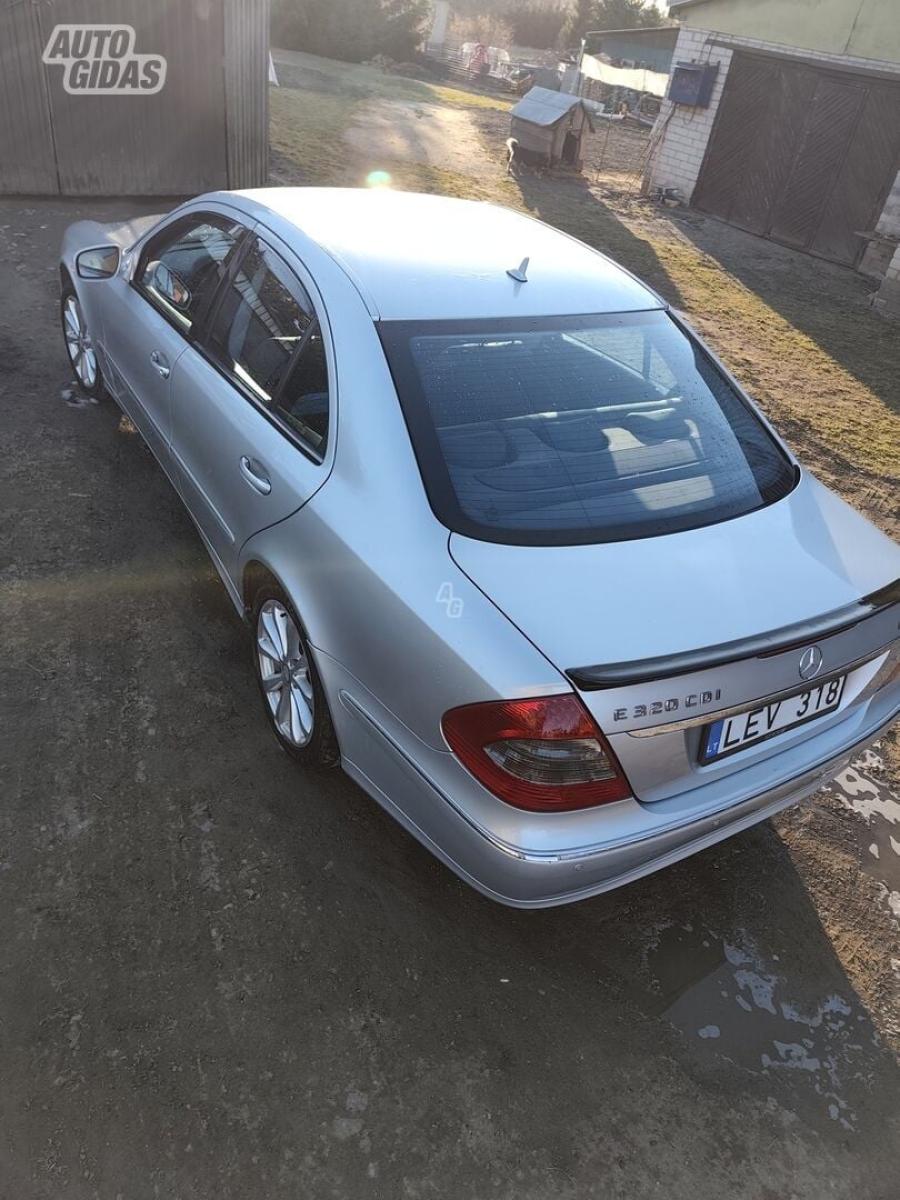 Pelēks Mercedes-Benz E 320 2007 Alīta, ar dzinēja tilpumu 3.00 L un nobraukumu 381 tūkst. km par 3650 €, foto 5 vietnē AUTOMOTO.COM.LV