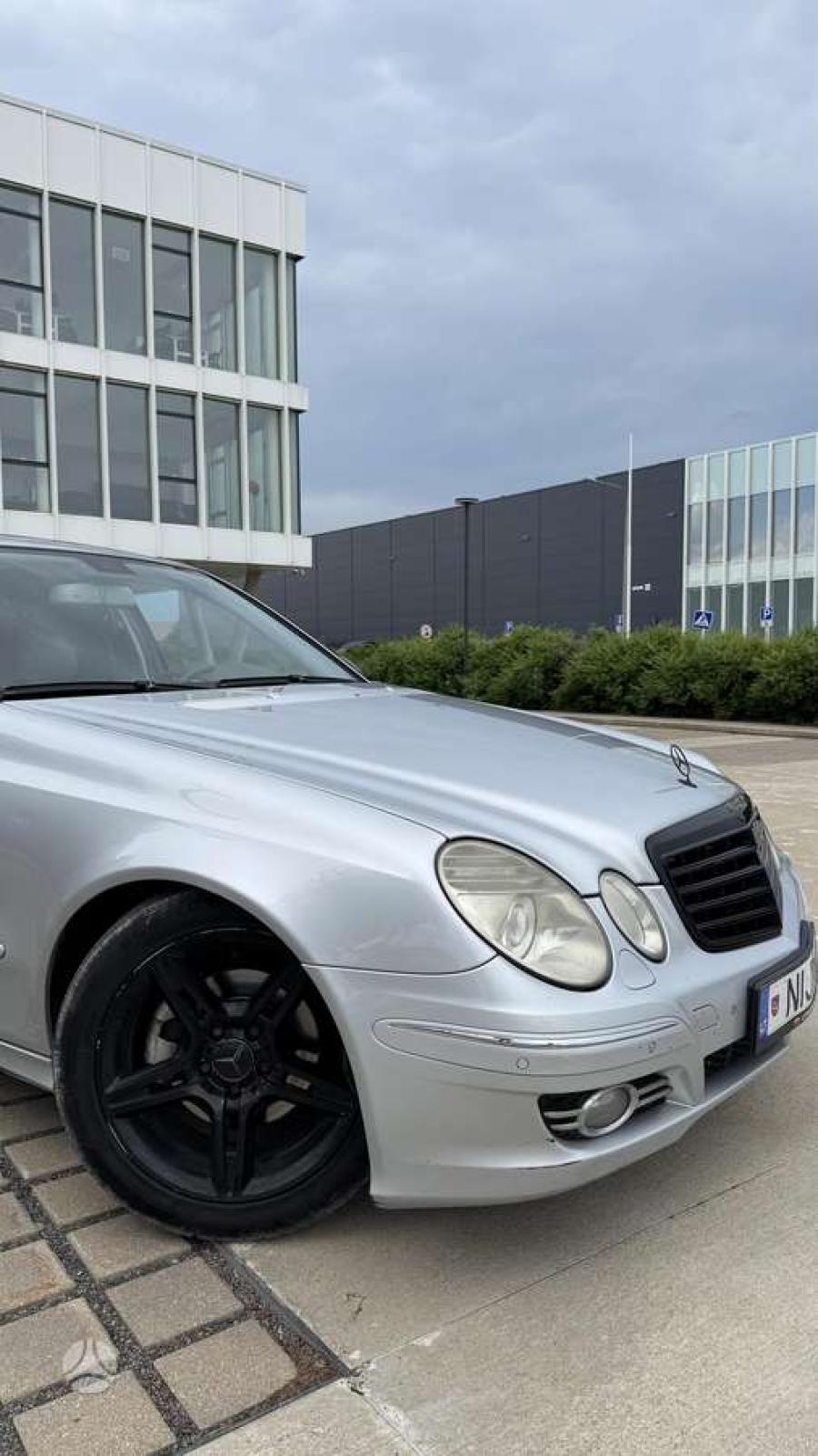 Grey Mercedes-Benz E 320 2007 in Vilnius, with an engine capacity of 2.99 L and mileage of 375 thousand km for 5000 €, photo 3 on AUTOMOTO.COM.LV