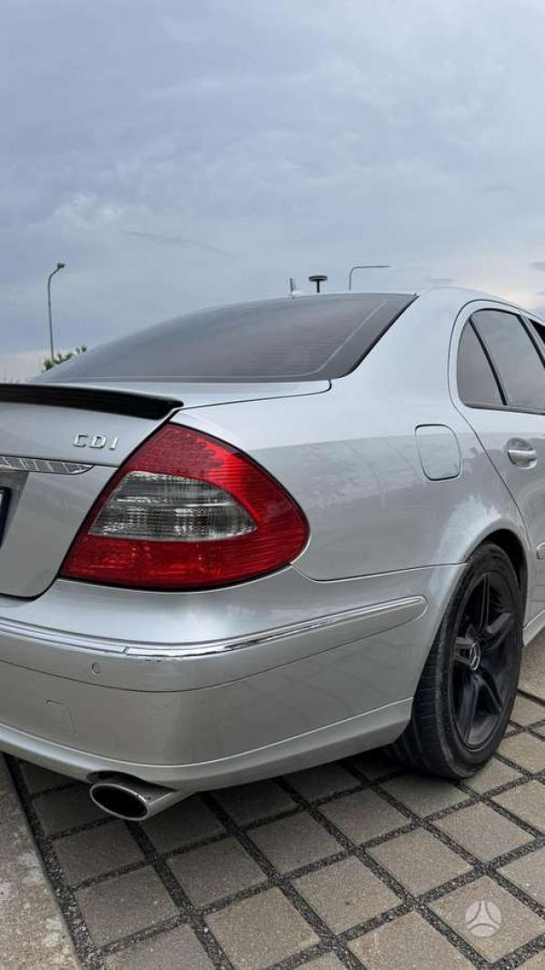 Pelēks Mercedes-Benz E 320 2007 Viļņa, ar dzinēja tilpumu 2.99 L un nobraukumu 375 tūkst. km par 5000 €, foto 4 vietnē AUTOMOTO.COM.LV