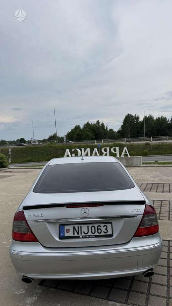 Pelēks Mercedes-Benz E 320 2007 Viļņa, ar dzinēja tilpumu 2.99 L un nobraukumu 375 tūkst. km par 5000 €, foto 5 vietnē AUTOMOTO.COM.LV
