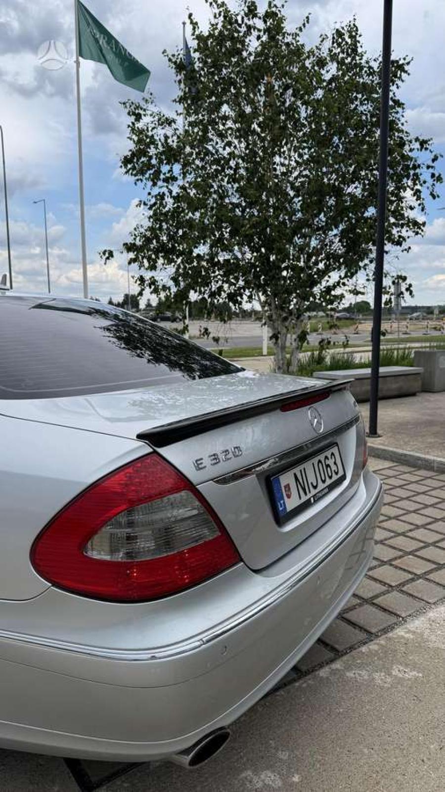 Grey Mercedes-Benz E 320 2007 in Vilnius, with an engine capacity of 2.99 L and mileage of 375 thousand km for 5000 €, photo 8 on AUTOMOTO.COM.LV