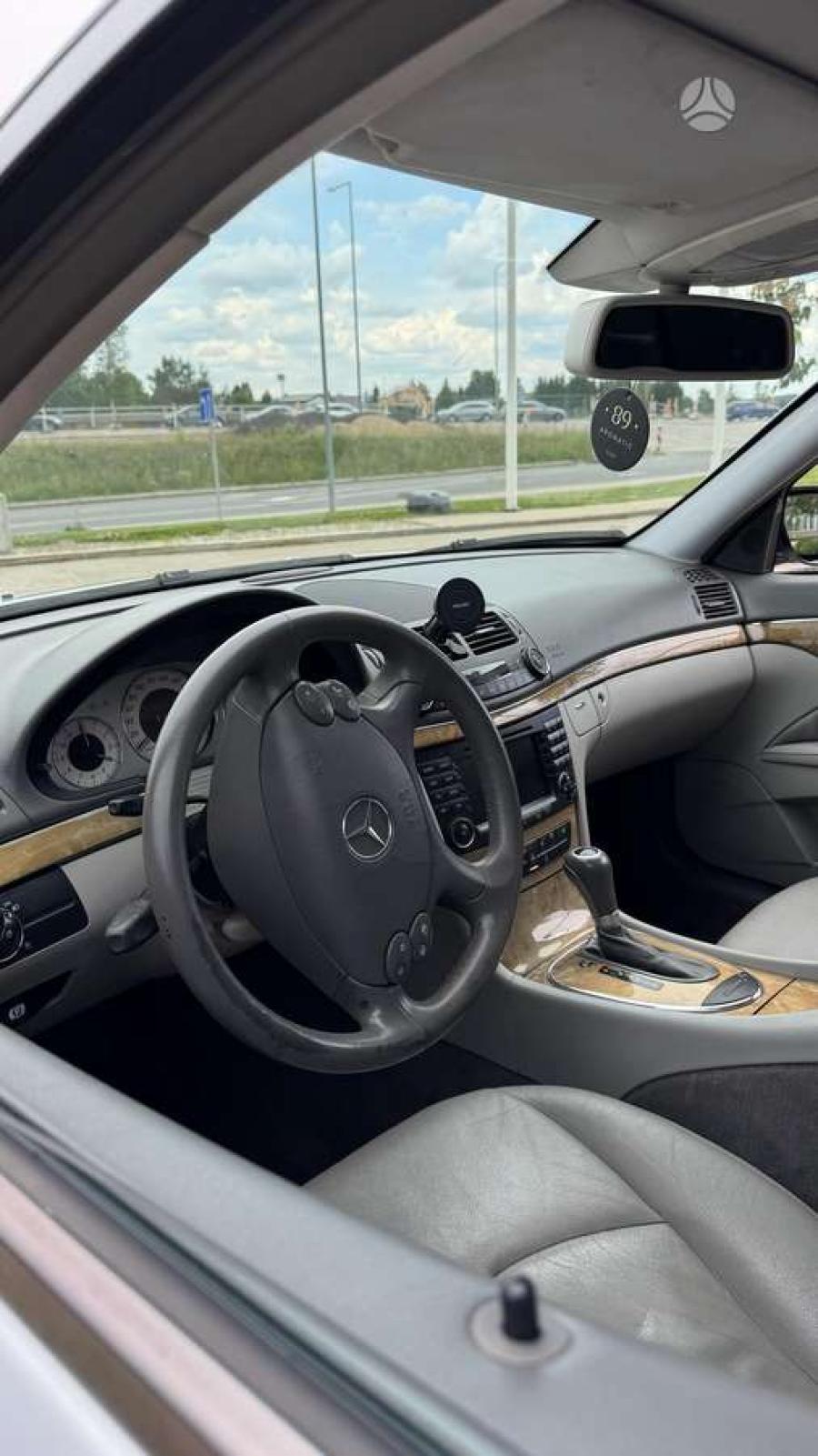 Grey Mercedes-Benz E 320 2007 in Vilnius, with an engine capacity of 2.99 L and mileage of 375 thousand km for 5000 €, photo 9 on AUTOMOTO.COM.LV