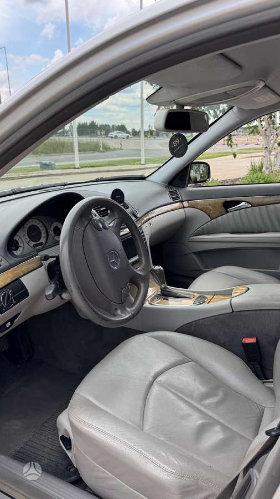 Grey Mercedes-Benz E 320 2007 in Vilnius, with an engine capacity of 2.99 L and mileage of 375 thousand km for 5000 €, photo 10 on AUTOMOTO.COM.LV