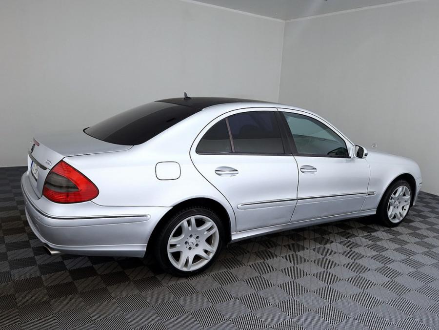 Grey Mercedes-Benz E 320 2007 in Tallinn, with an engine capacity of 3.00 L and mileage of 422 thousand km for 1999 €, photo 4 on AUTOMOTO.COM.LV