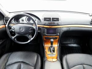 Grey Mercedes-Benz E 320 2007 in Tallinn, with an engine capacity of 3.00 L and mileage of 422 thousand km for 1999 €, photo 6 on AUTOMOTO.COM.LV