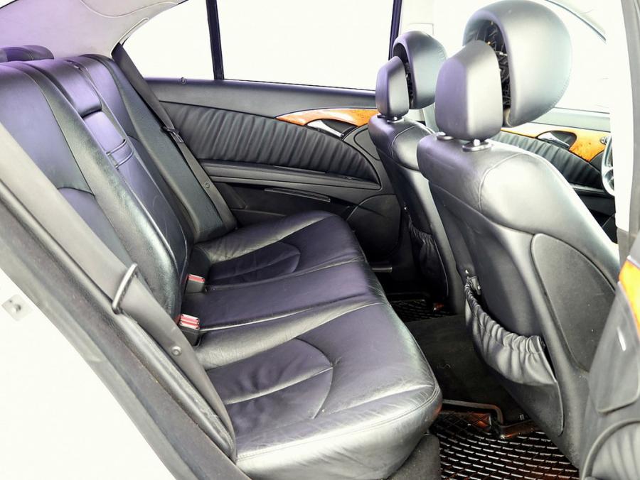 Grey Mercedes-Benz E 320 2007 in Tallinn, with an engine capacity of 3.00 L and mileage of 422 thousand km for 1999 €, photo 8 on AUTOMOTO.COM.LV